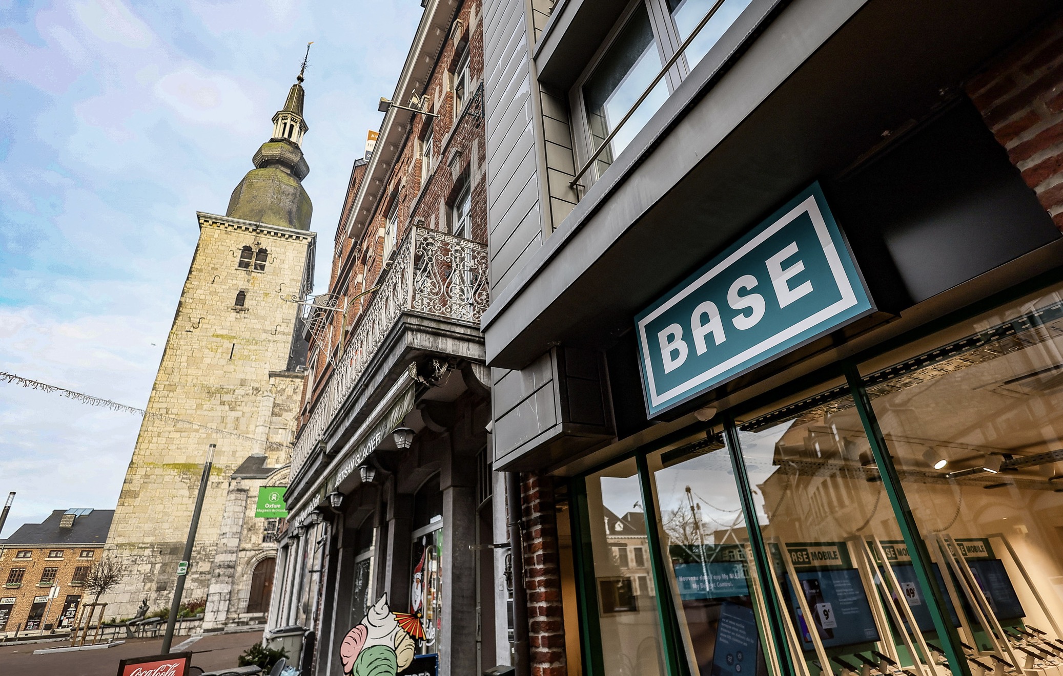 L'offensive de BASE en Wallonie se poursuit avec des pop-up stores ...